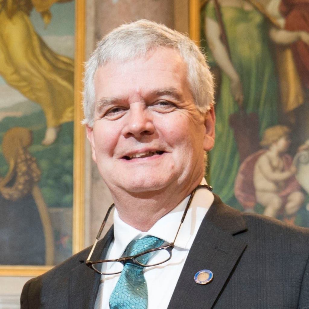 Hands-free driving laws save lives, research says. So where is ...